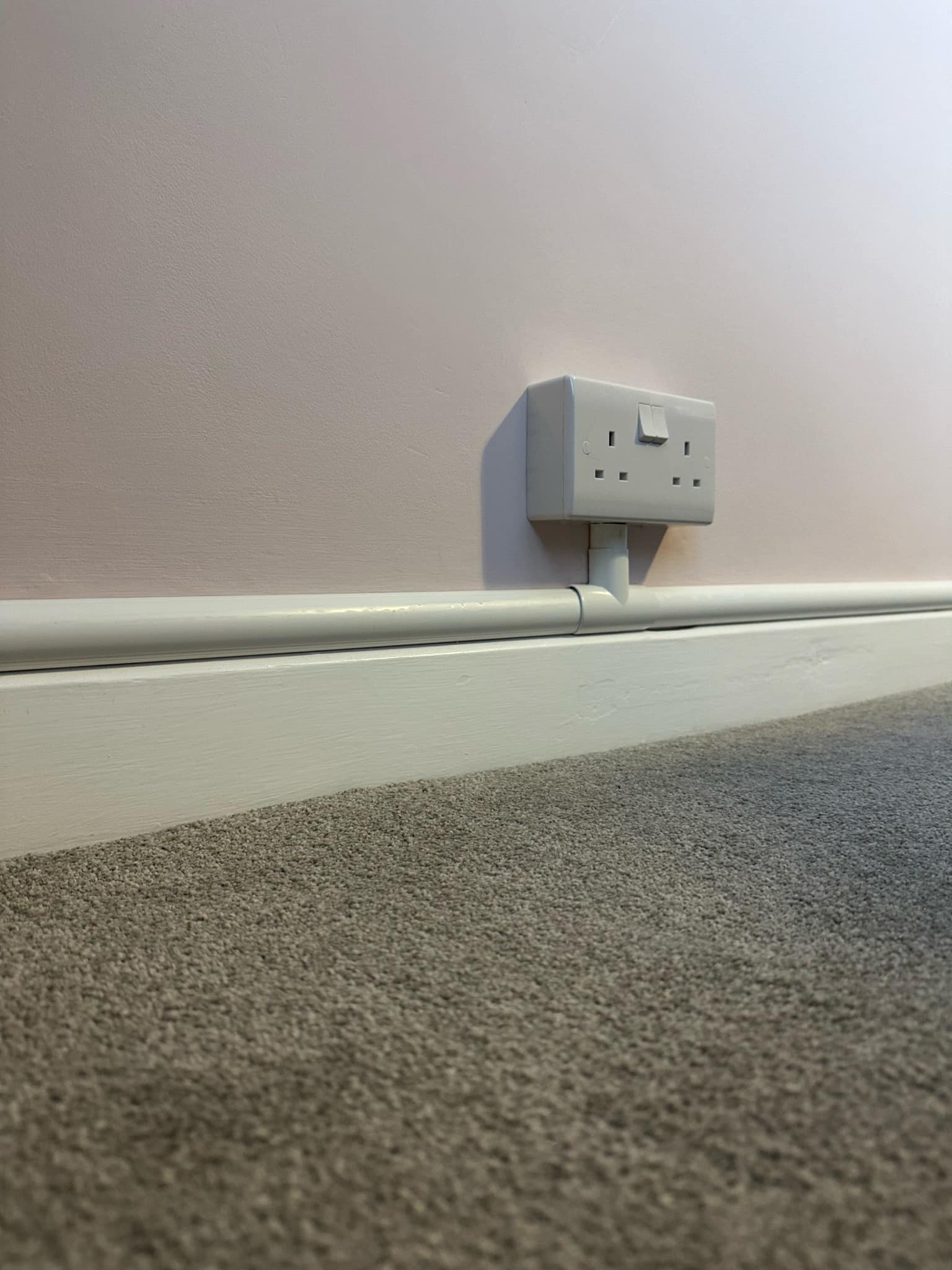 Socket installation with D line trunking